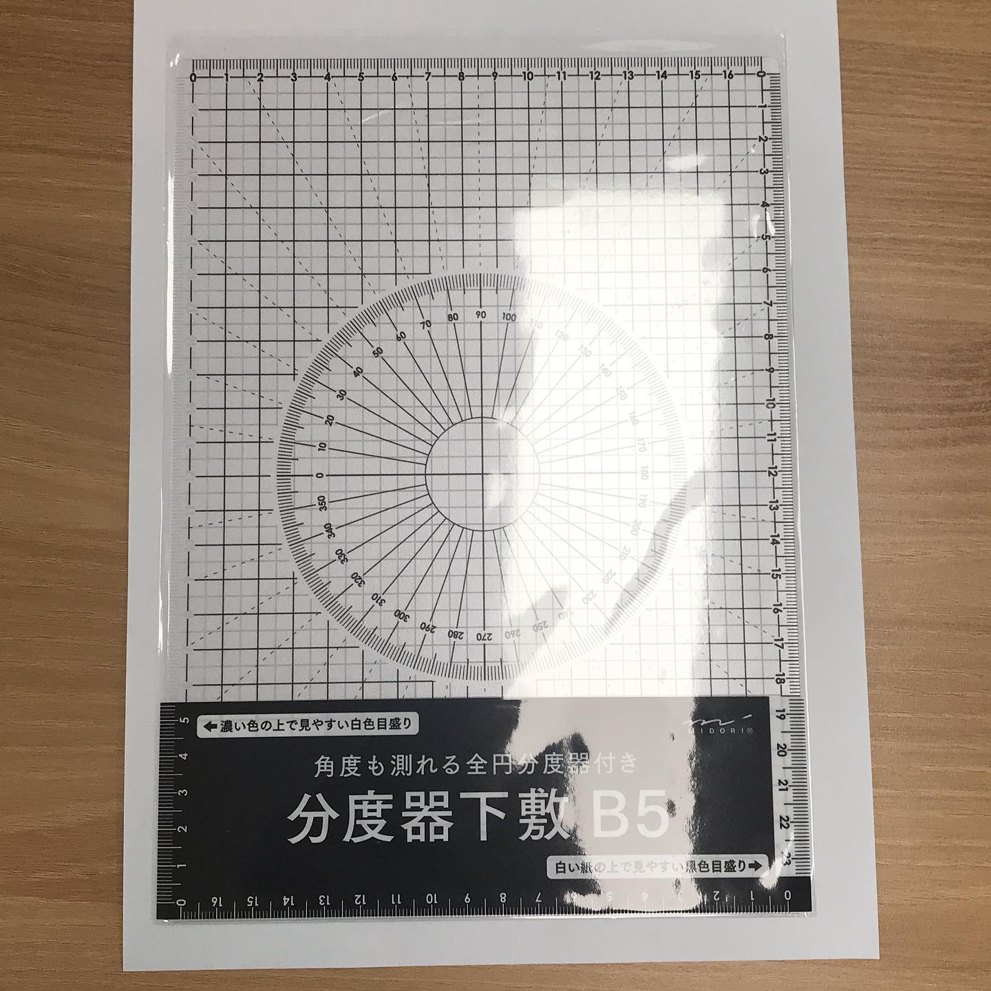 심플한 디자인의 기능상 마카가 필요하다면 고쿠요 드로잉마카10색 세트! 돌려쓰는 돌돌이 색연필 같지만 각진 디자인으로 인상적인 ...