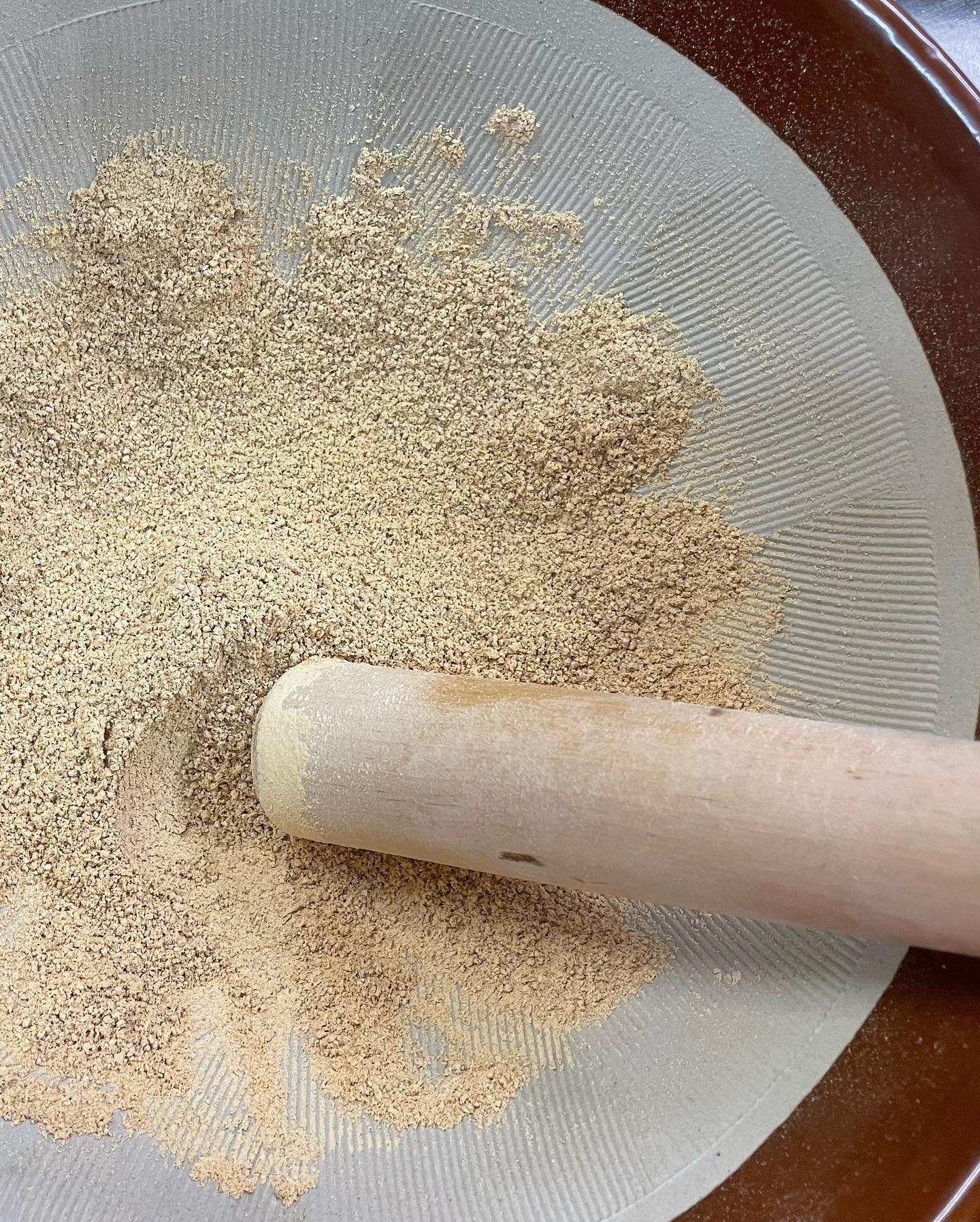 みさを大豆日記1 みさを大豆って高森が発祥なのに高森で食べられるとこが無い⁉︎ と言うことで、きな粉を作ってみました。 今後も色々作ってみたいと思います。 https://www.giahs ...