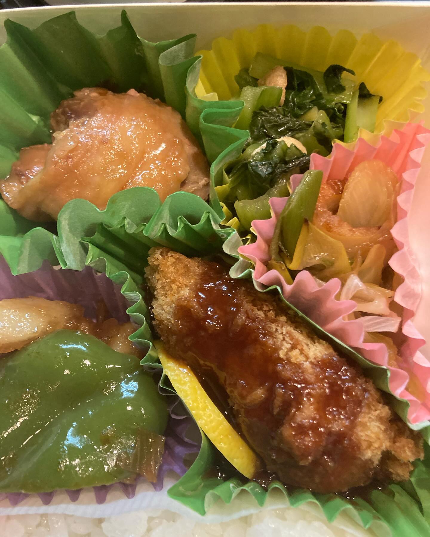 11月12日(火) おはようございます☀ 今日のお弁当はこちらです A.鶏のやわらか煮 B.白身魚のフライ 写真はMixになります かぼちゃの ...