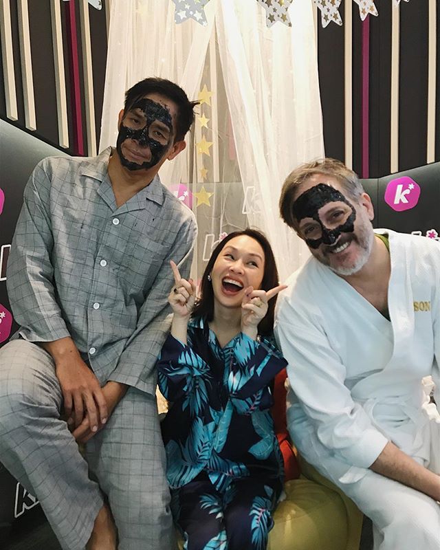 No pajama party is complete without FACE MASK! So the producers ...