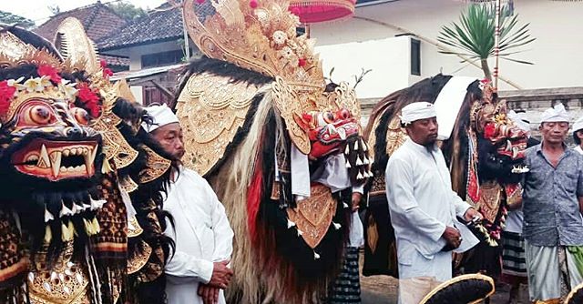 Ngiring Ida Bhatara Lingsir lan Ida Sesuhunan Sareng Sami Melancaran ...